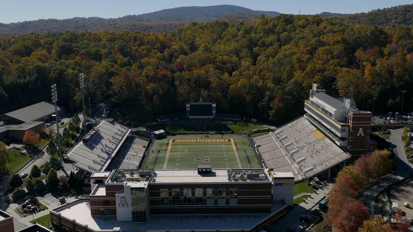 El fútbol y las locuras se unen en el Kidd Brewer Stadium de App State ...