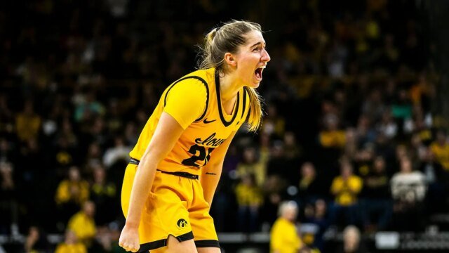McKenna, ex recluta de cinco estrellas de Iowa, respalda a Oleczko ...